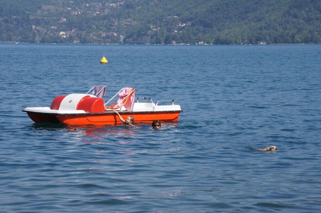 Location de pédalos | Sources du lac d'Annecy - Office de tourisme